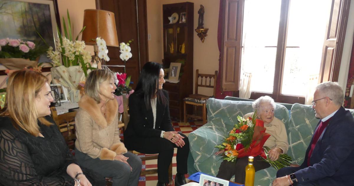 Salou rinde homenaje a Maria Teresa Capdevila Gaya por sus 100 años