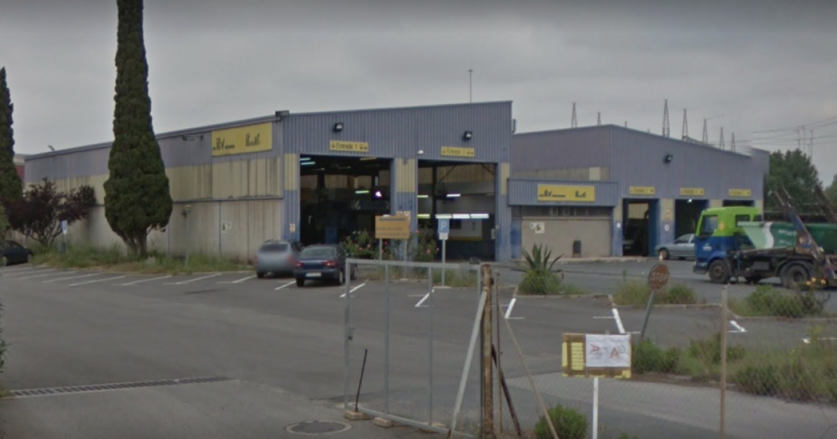 Entren de matinada a l'ITV de Reus utilitzant el mètode del butró