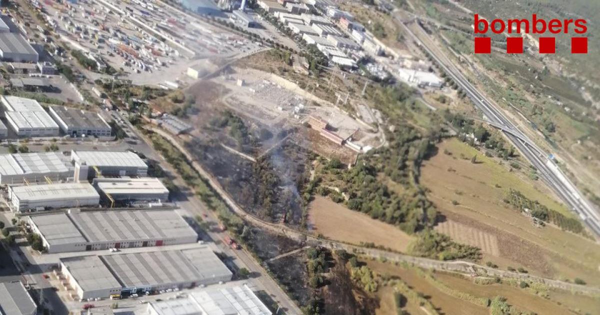 El incendio en el polígono de Riu Clar quemó 8,5 hectáreas de ...