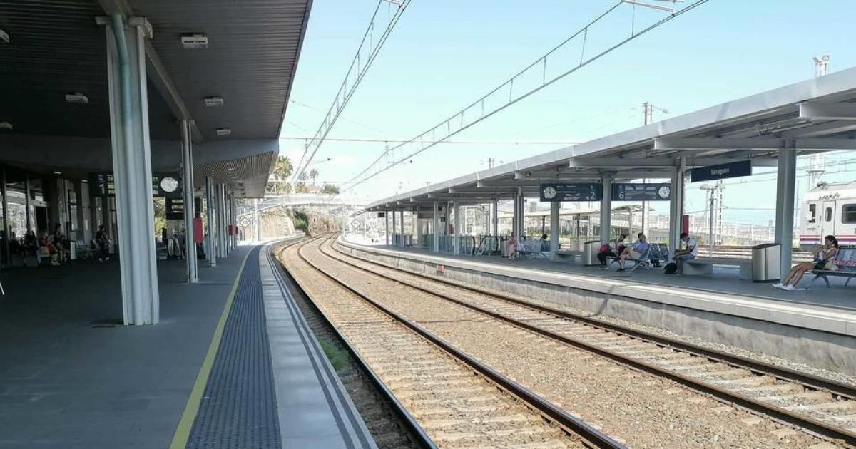 Retrasos de unos veinte minutos en los trenes entre Tarragona y Reus ...