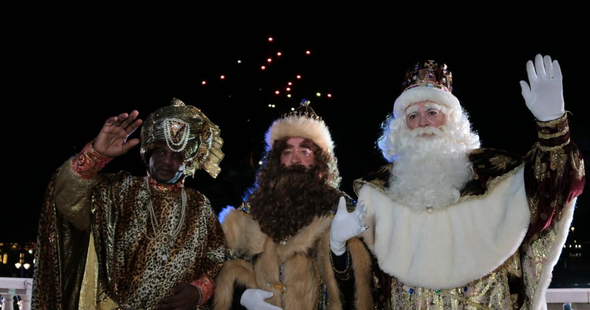 Els Reis d'Orient amarren el seu vaixell a Tarragona per repartir il ...