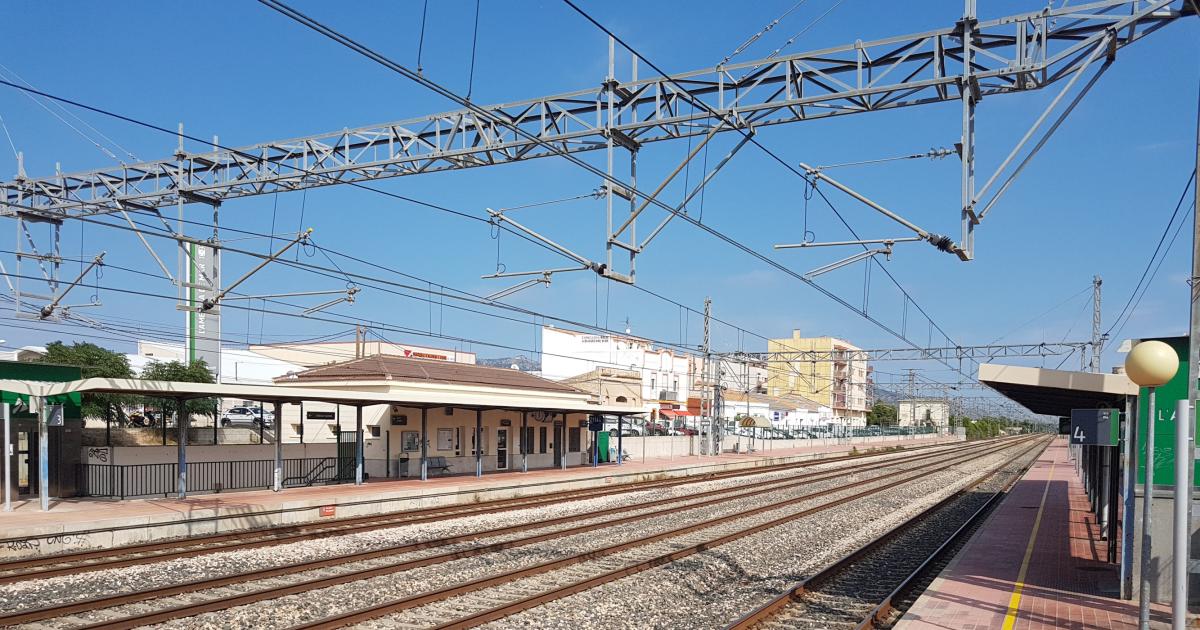 Rodalies modifica los horarios de la línea R16 por obras de Adif a la ...