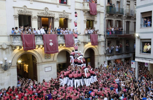 La Colla Vella fa història descarregant per primer cop el 3de10 amb ...