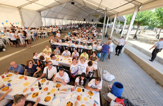 Un total de 1.500 personas celebran la 25ª Paella Popular de la Pobla ...