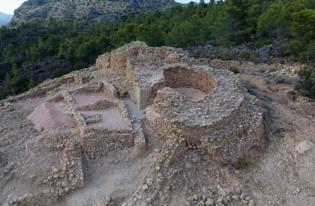 Arqueòlegs de la URV descobreixen la porta d'accés al poblat ibèric de l'Assut, a Tivenys