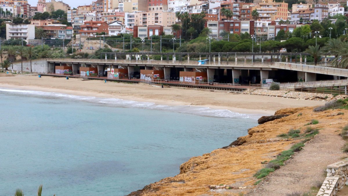 La plataforma de la platja del Miracle s'enderrocarà durant el primer ...