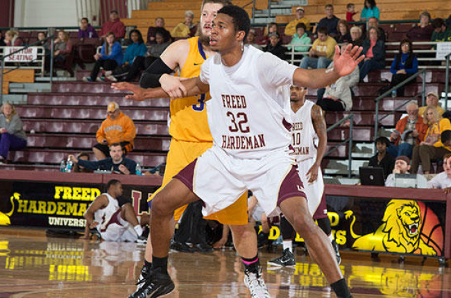 El CBT tanca la plantilla amb Isaiah Harrison