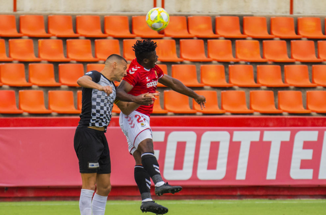 Què passa amb Thomas Amang?