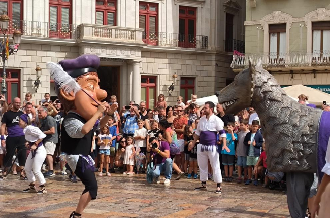 Pere y la Lloba enseñan a no decir mentiras en su presentación