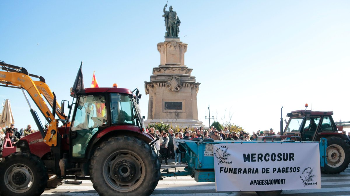 Els pagesos del tall al Port de Tarragona comencen a aixecar la protesta