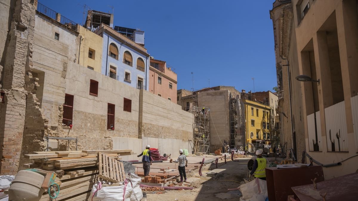 Valls treballa a contrarellotge per acabar les obres de la Muralla de ...