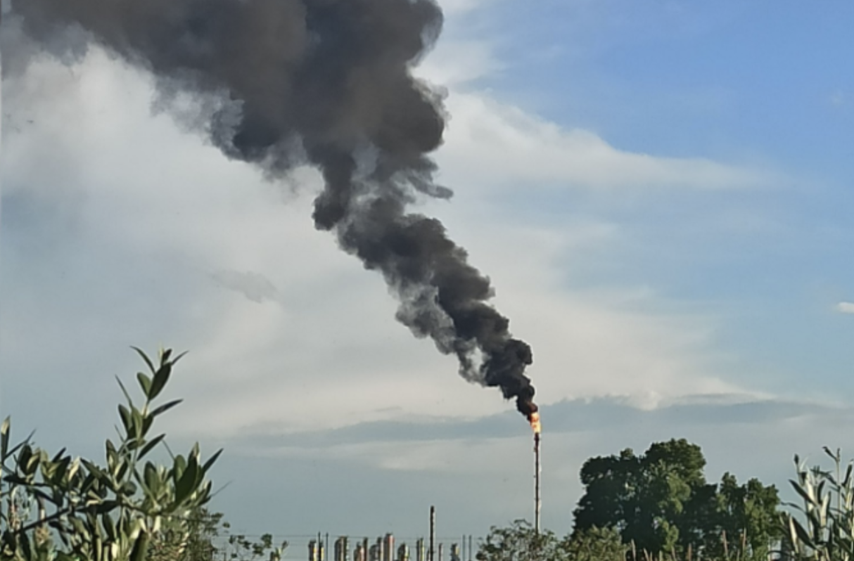 Una parada no programada a Repsol provoca una important fumera i deixa ...