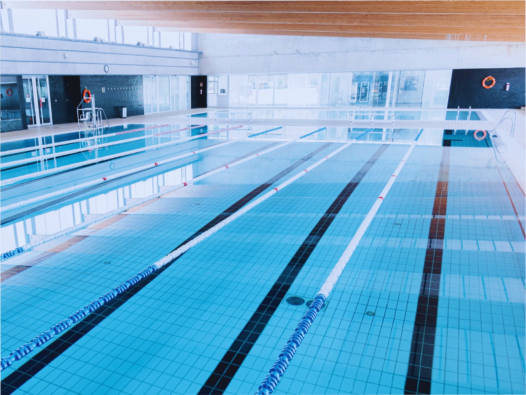 Vila-seca adelanta las obras de mejora de la piscina a raíz de la caída ...