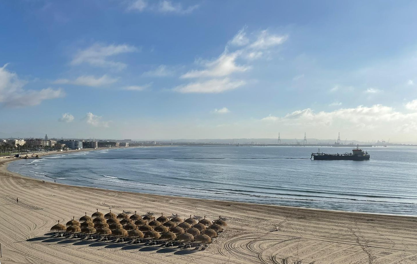 Port Tarragona inicia l’aportació de sorra anual a la platja de la Pineda Port Tarragona inicia l’aportació de sorra anual a la platja de la Pineda