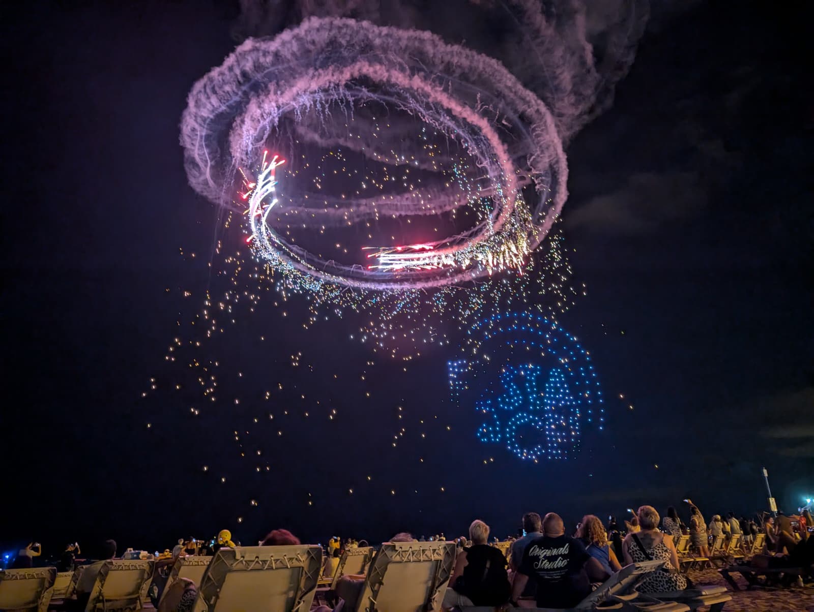 La pasión por la aviación llena Salou con la Festa al Cel, que se ...