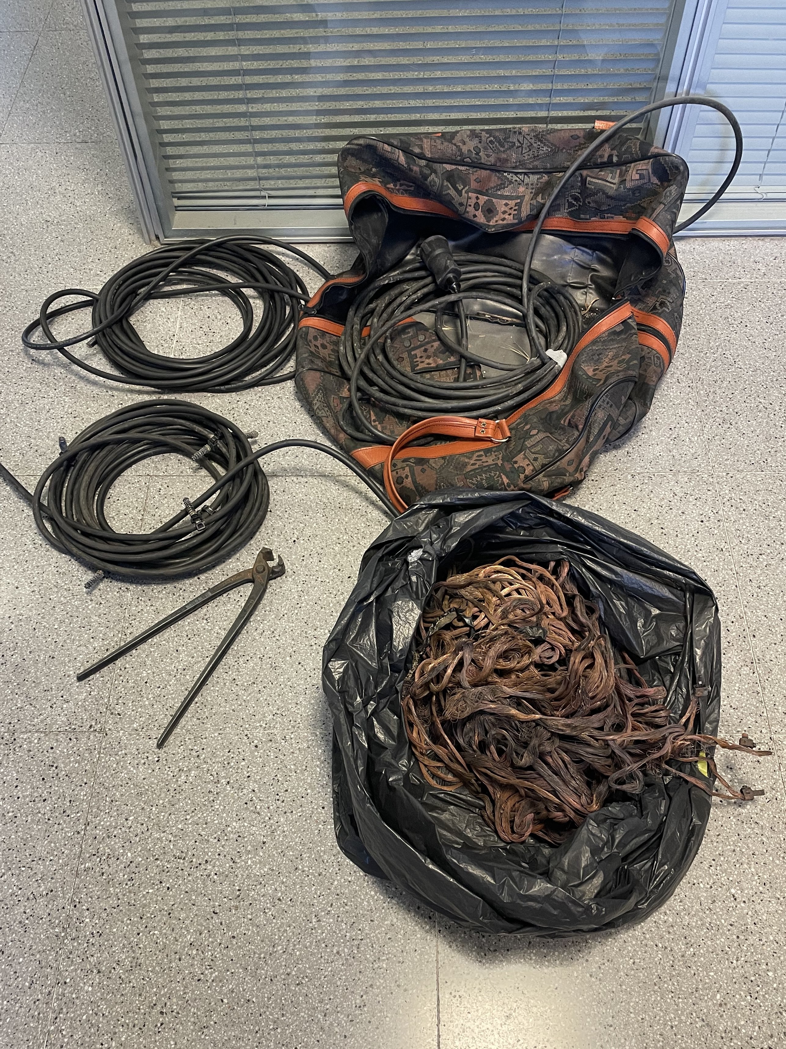 Detienen a dos hombres por sustraer cables de cobre en la Conca de Barberà